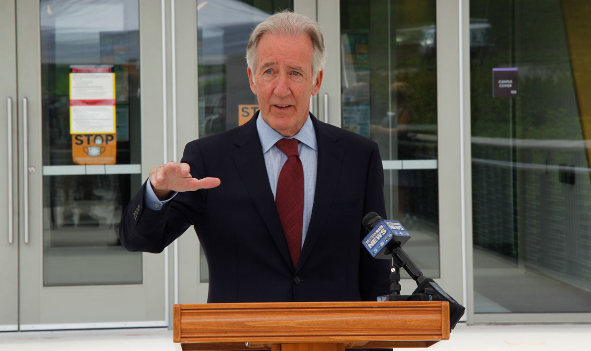 Neal Touts Grant | Holyoke Community College